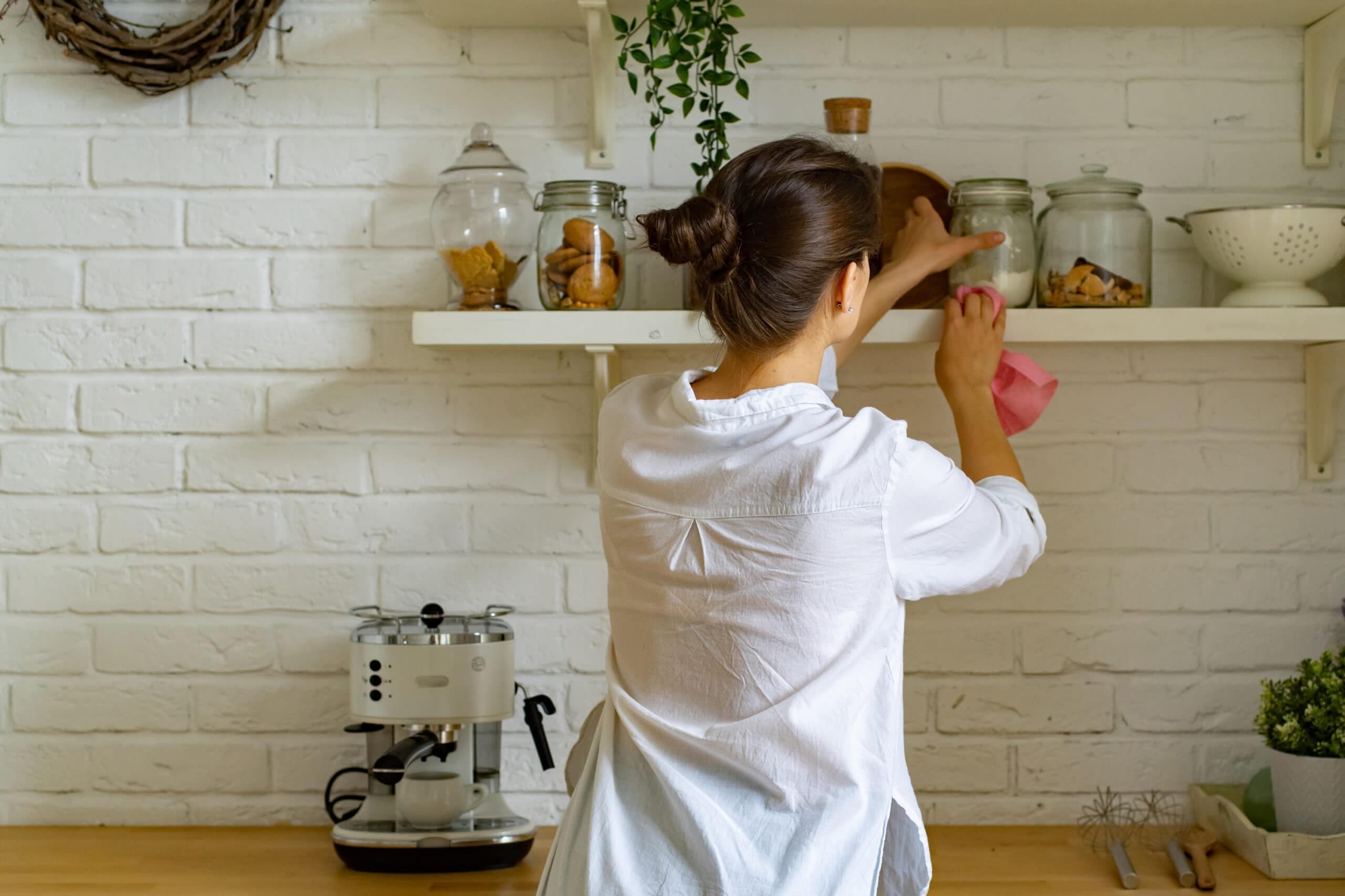 Dusting 101: What You Need to Know | Mayflower®